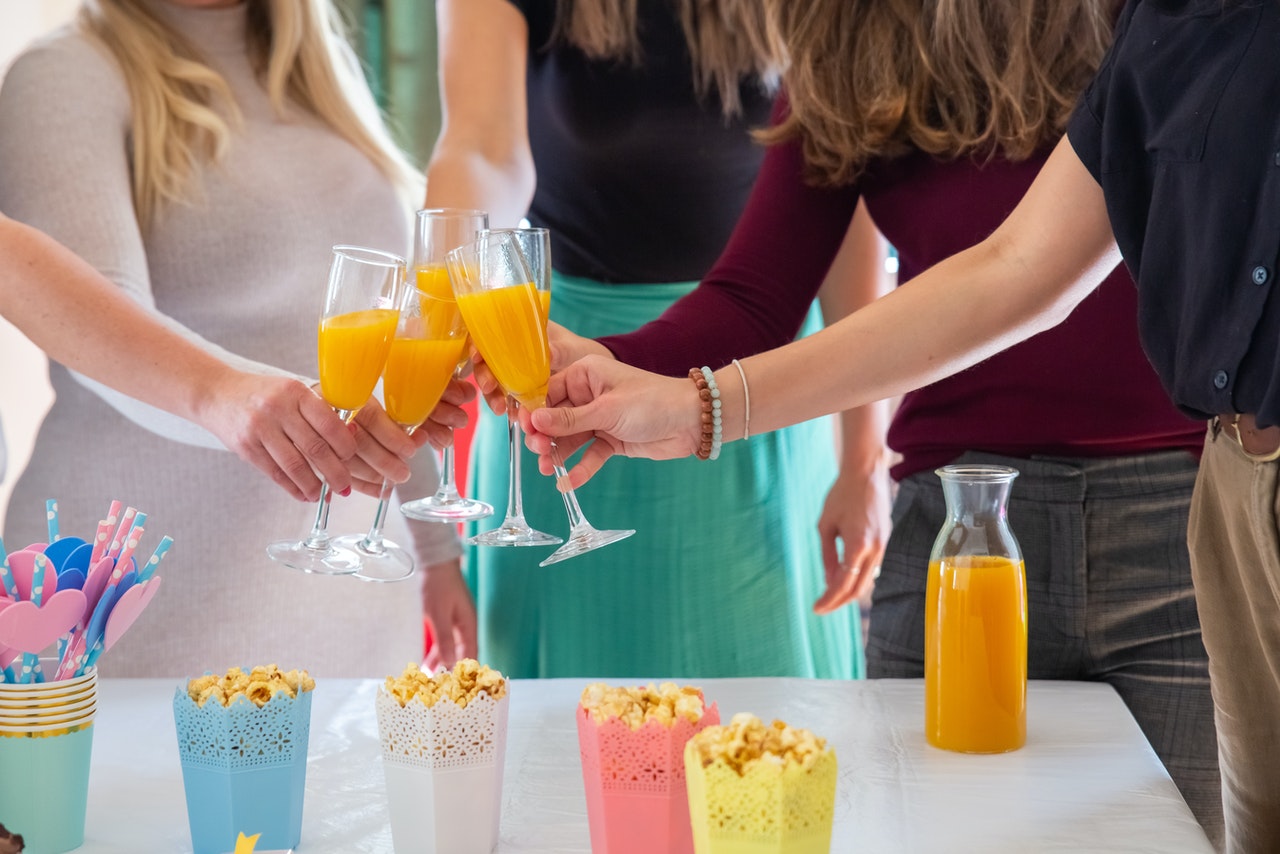4 Advantages Of Using Plastic Drinking Glasses Challenge Magazine