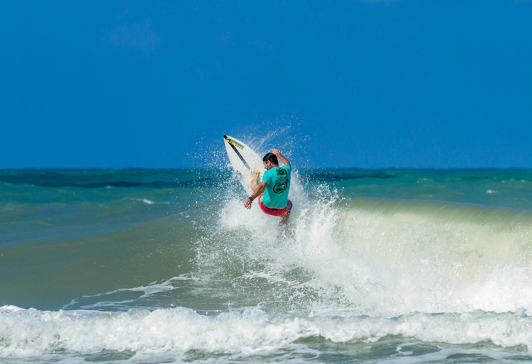 Surfer Outfit: Tips for the Perfect Beach Look - Challenge Magazine