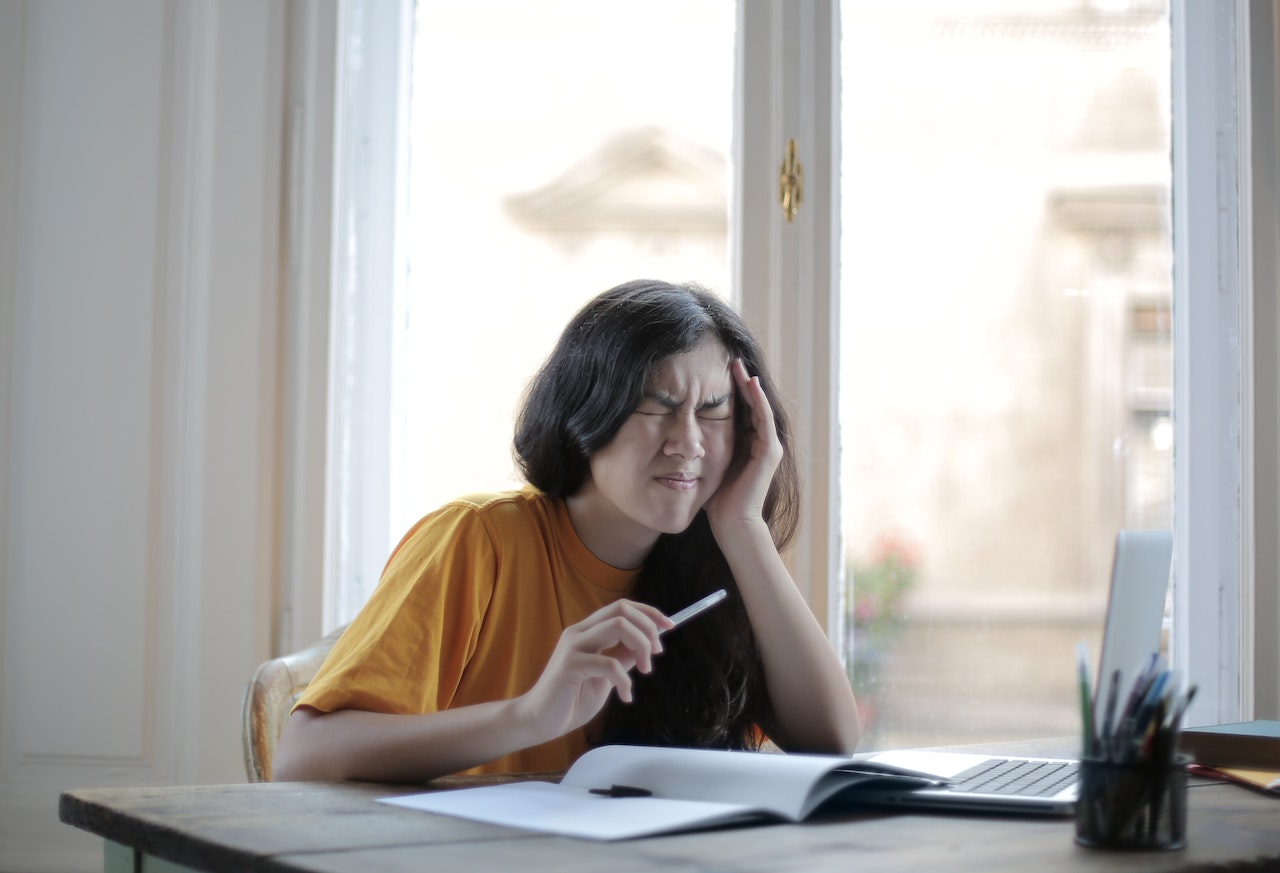 How Long Does Eye Strain Last? A Comprehensive Guide - Challenge Magazine