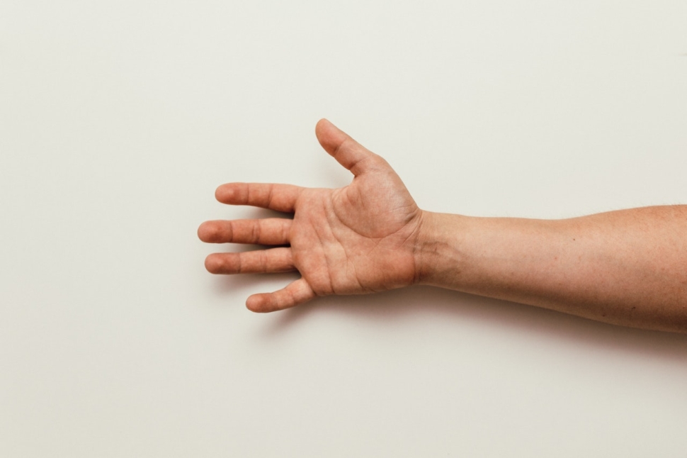Pinky Finger Numb: Causes and Treatment Options - Challenge Magazine
